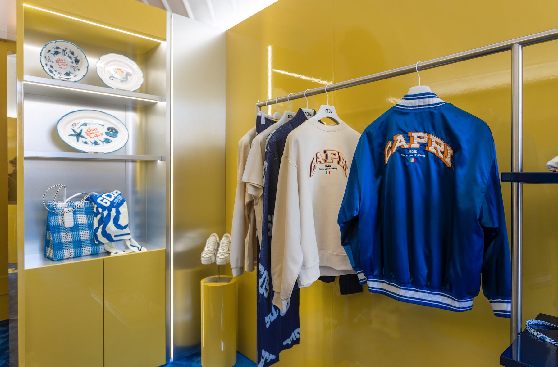 Gcds inaugura una boutique nella Piazzetta di Capri - Pambianconews ...