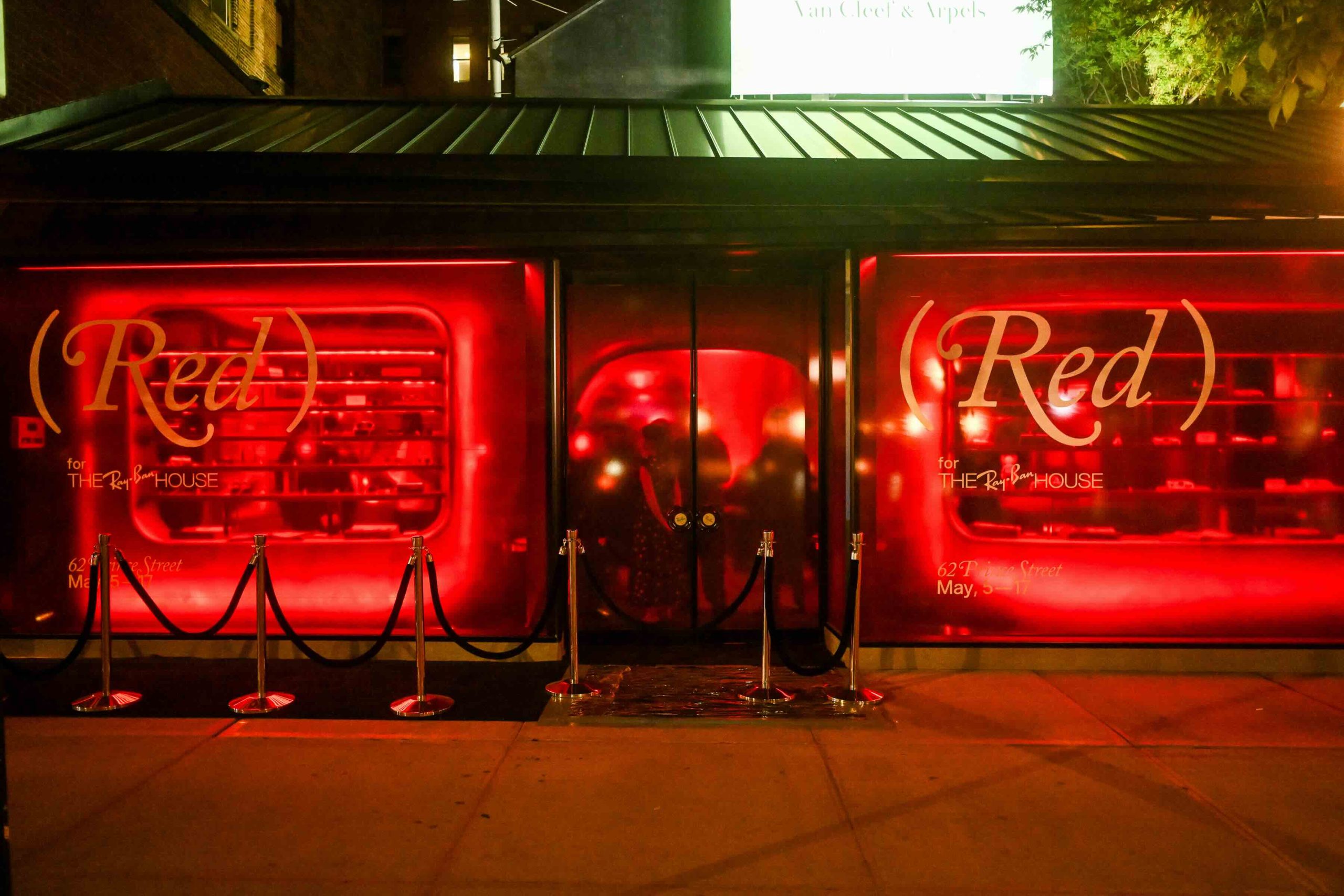 Ray-Ban House apre a Soho: eyewear e food experience - Pambianconews ...