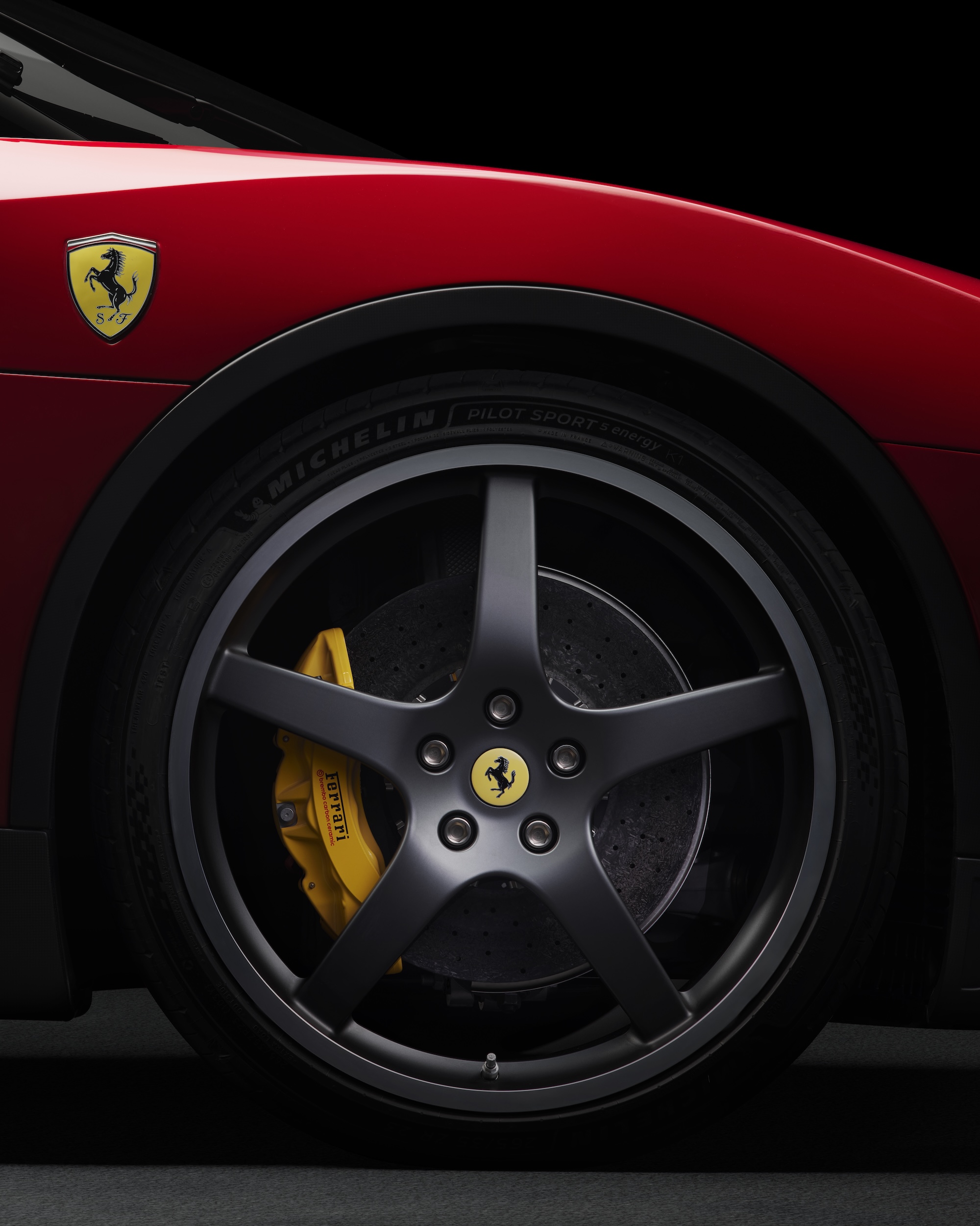 E 'Luce' fu: Ferrari accende l'era elettrica. Vigna: "Stiamo scrivendo ...